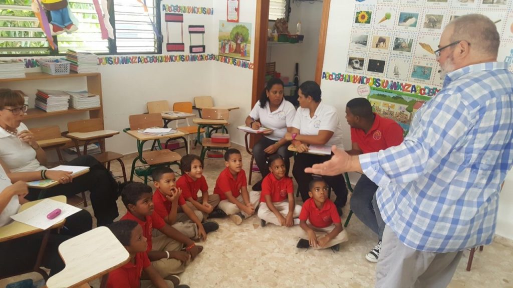 Visita colegios de Santo Domingo - Actiludis