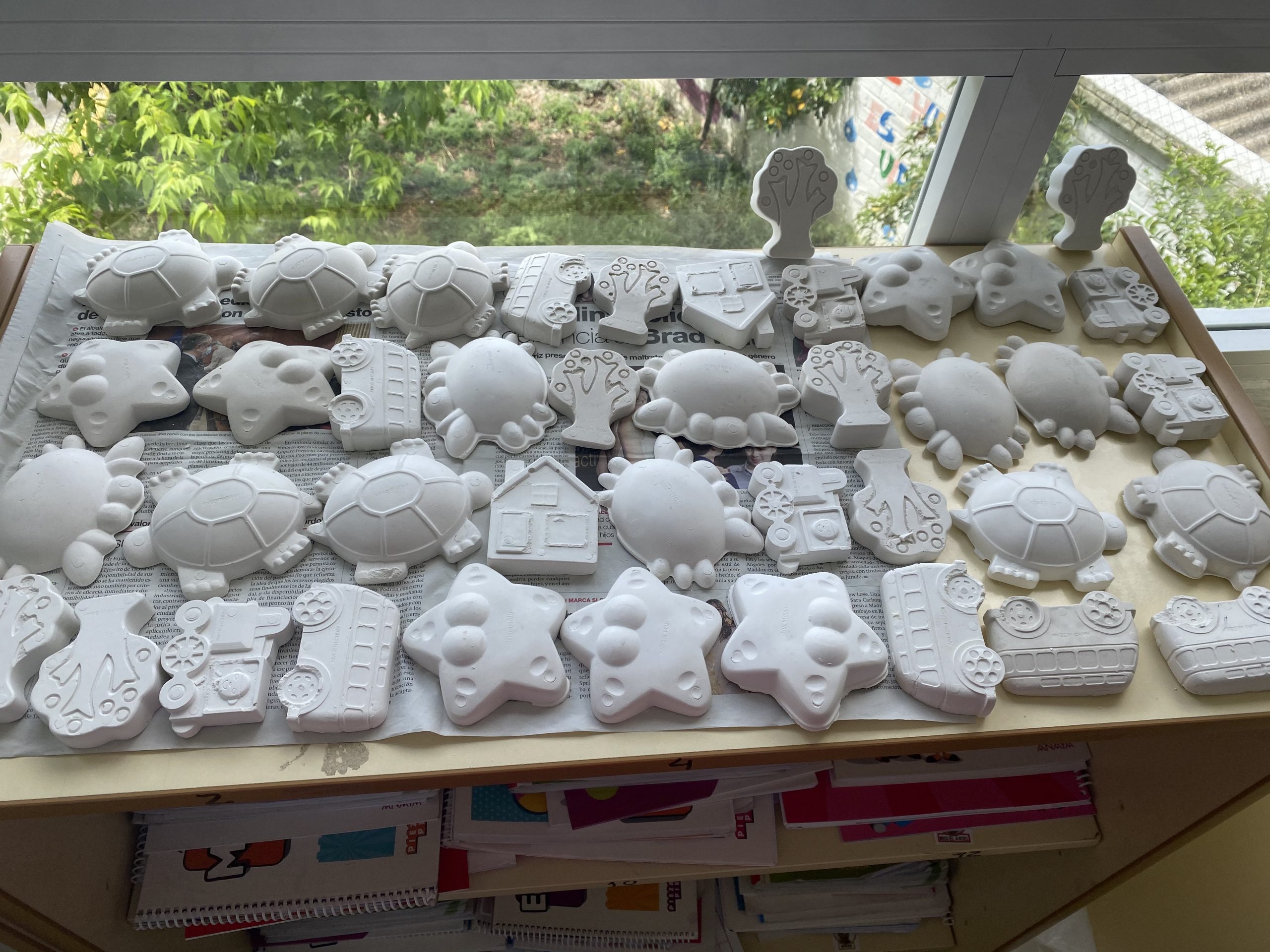 Manualidades con figuras de escayola I . Pintamos con témperas - Actiludis